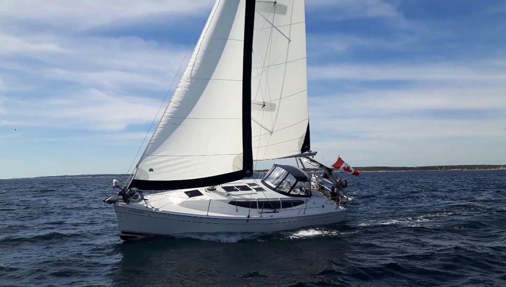 2013 Hunter 33 e | Halifax, NS | Ocean Yacht Sales